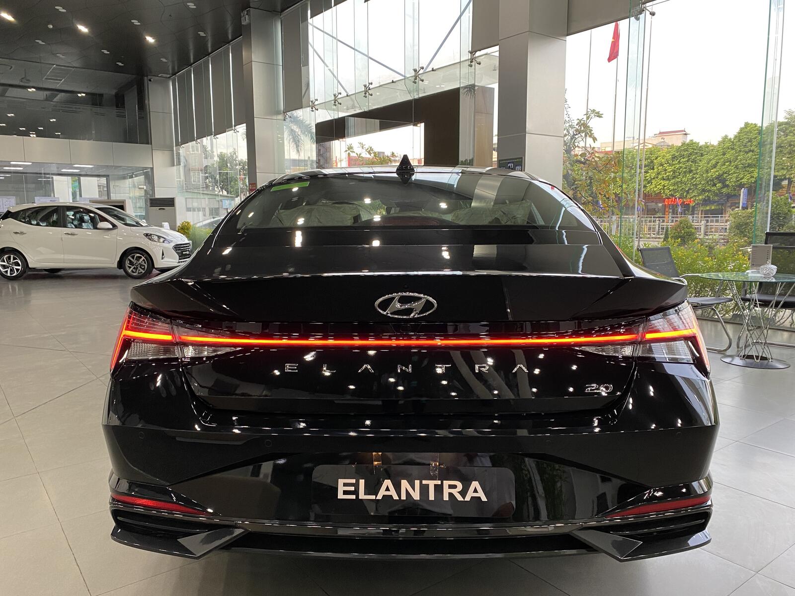 Elantra 2.0 AT - Hyundai Phạm Văn Đồng